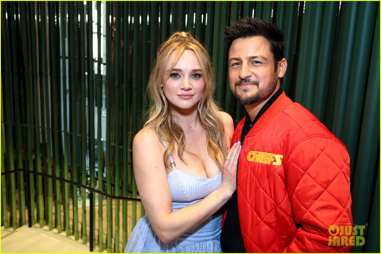 Hunter King & Tyler Hynes Get Back Into the Christmas Spirit at ...