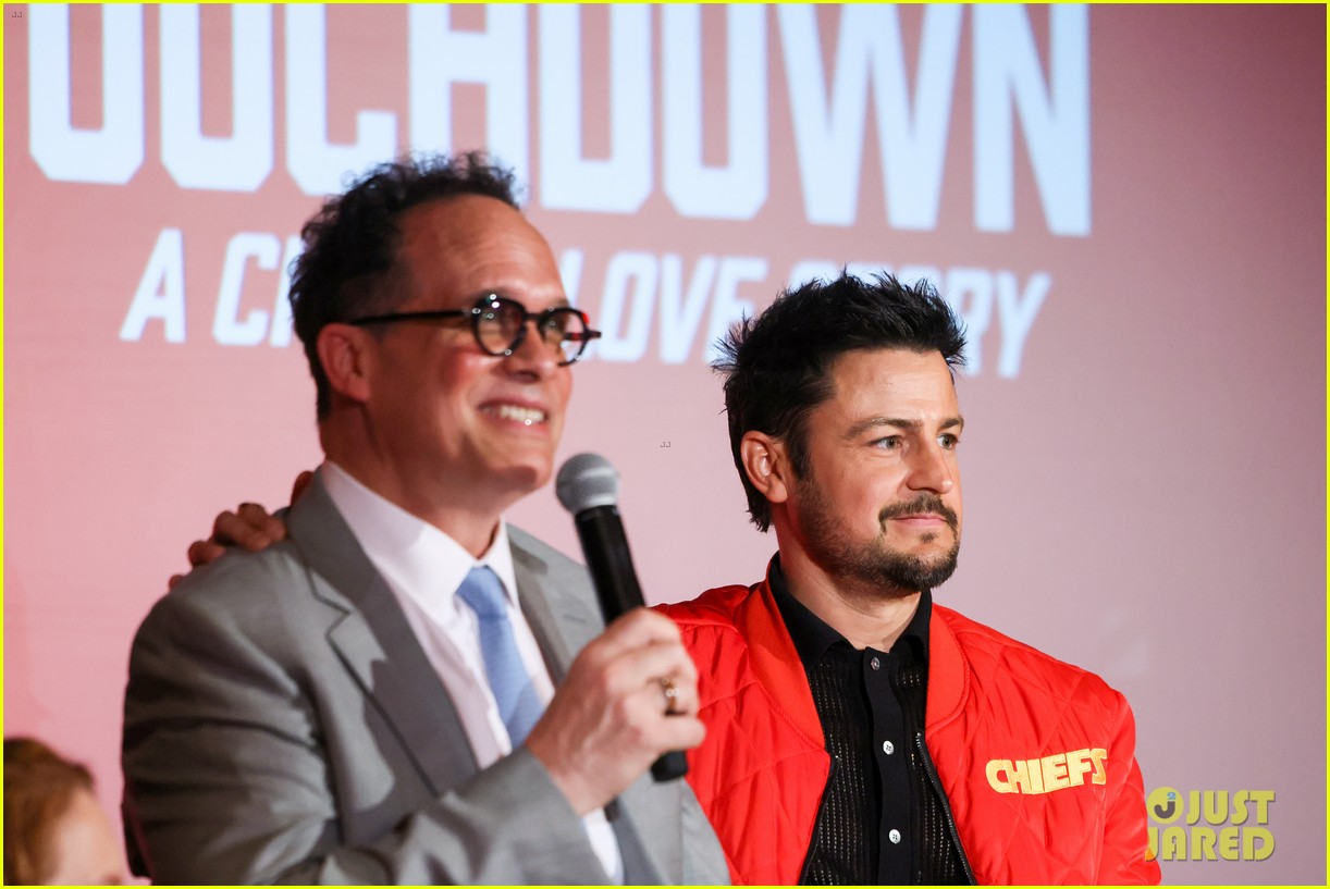 Hunter King & Tyler Hynes Get Back Into the Christmas Spirit at ...