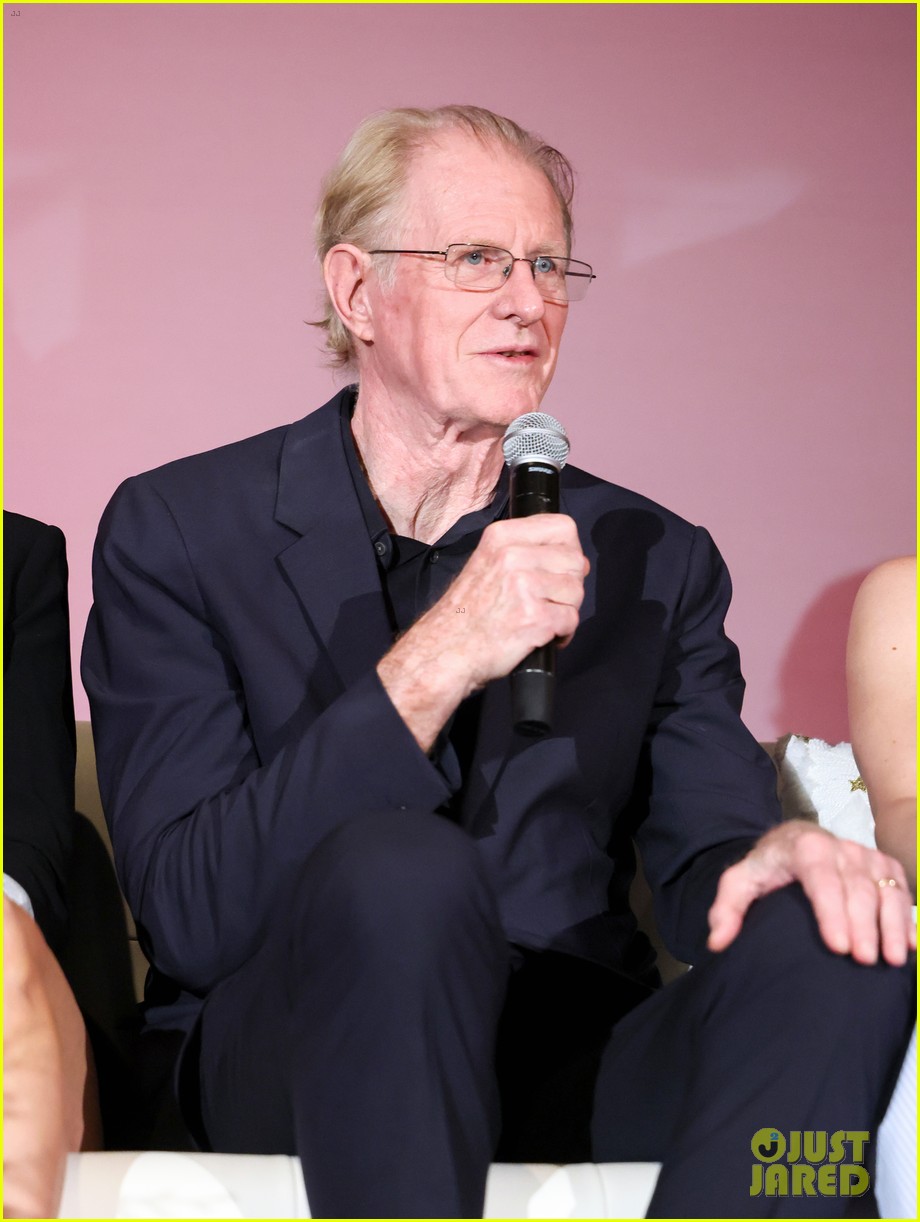 Hunter King & Tyler Hynes Get Back Into the Christmas Spirit at ...