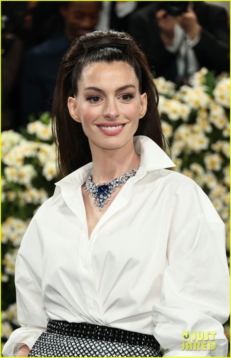 Anne Hathaway's Met Gala 2025 Look Pays Tribute to the Late Andre Leon Talley: Photo 5153475 ...