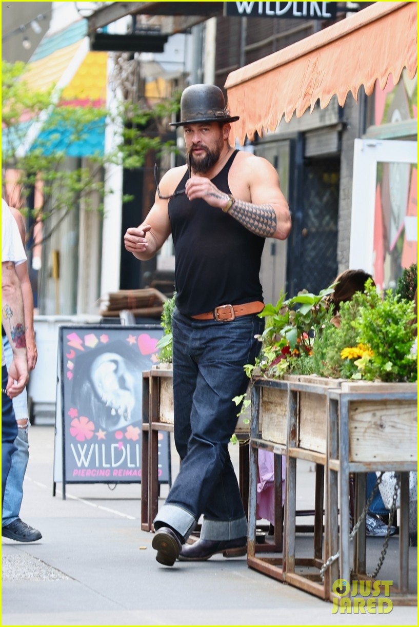 Jason Momoa Bares Buff Arms in Black Tank Top After Grabbing Lunch in ...