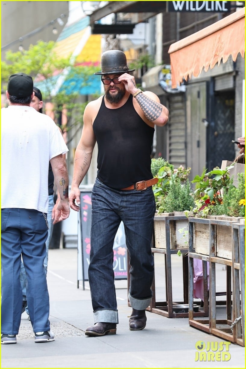 Jason Momoa Bares Buff Arms in Black Tank Top After Grabbing Lunch in ...