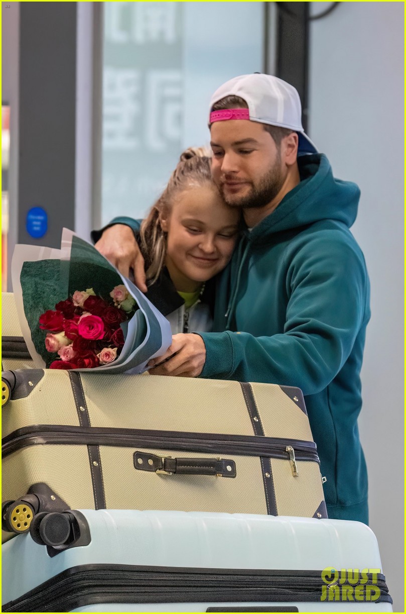 JoJo Siwa Has Romantic Reunion with Chris Hughes in London, Calls Him ...