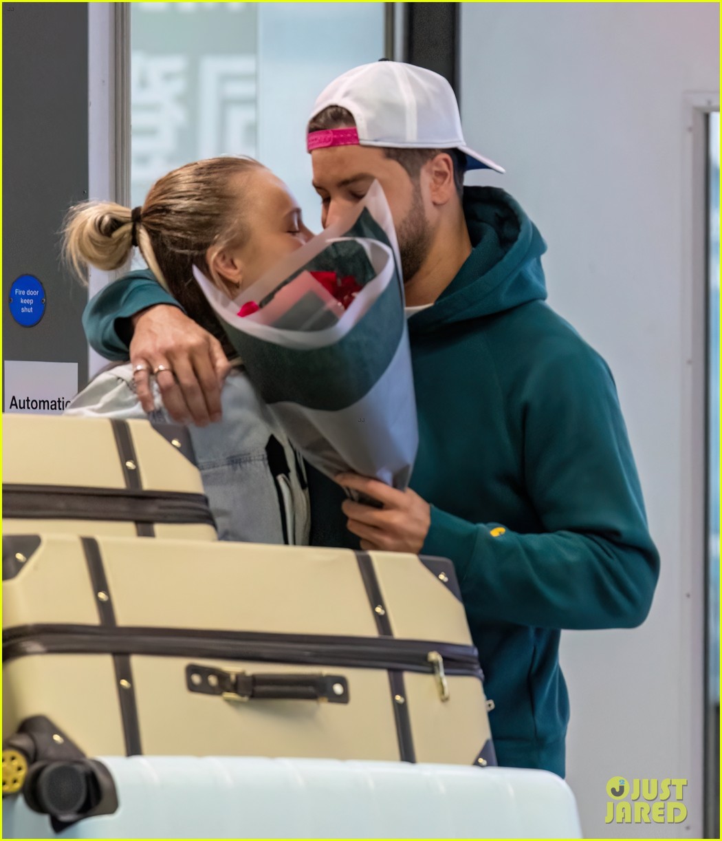 JoJo Siwa Has Romantic Reunion with Chris Hughes in London, Calls Him ...