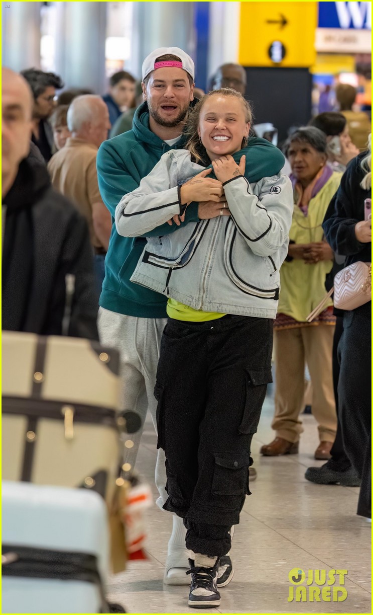 JoJo Siwa Has Romantic Reunion with Chris Hughes in London, Calls Him ...