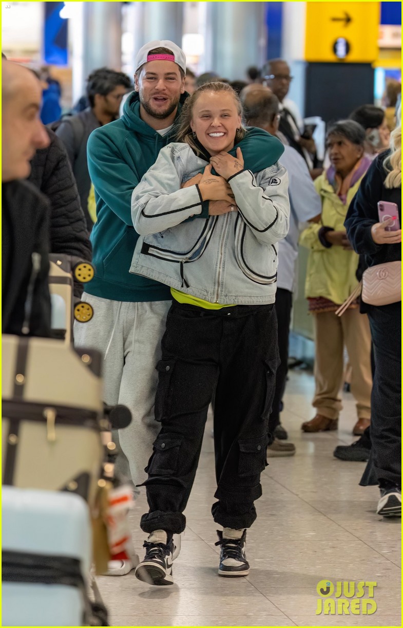 JoJo Siwa Has Romantic Reunion with Chris Hughes in London, Calls Him ...