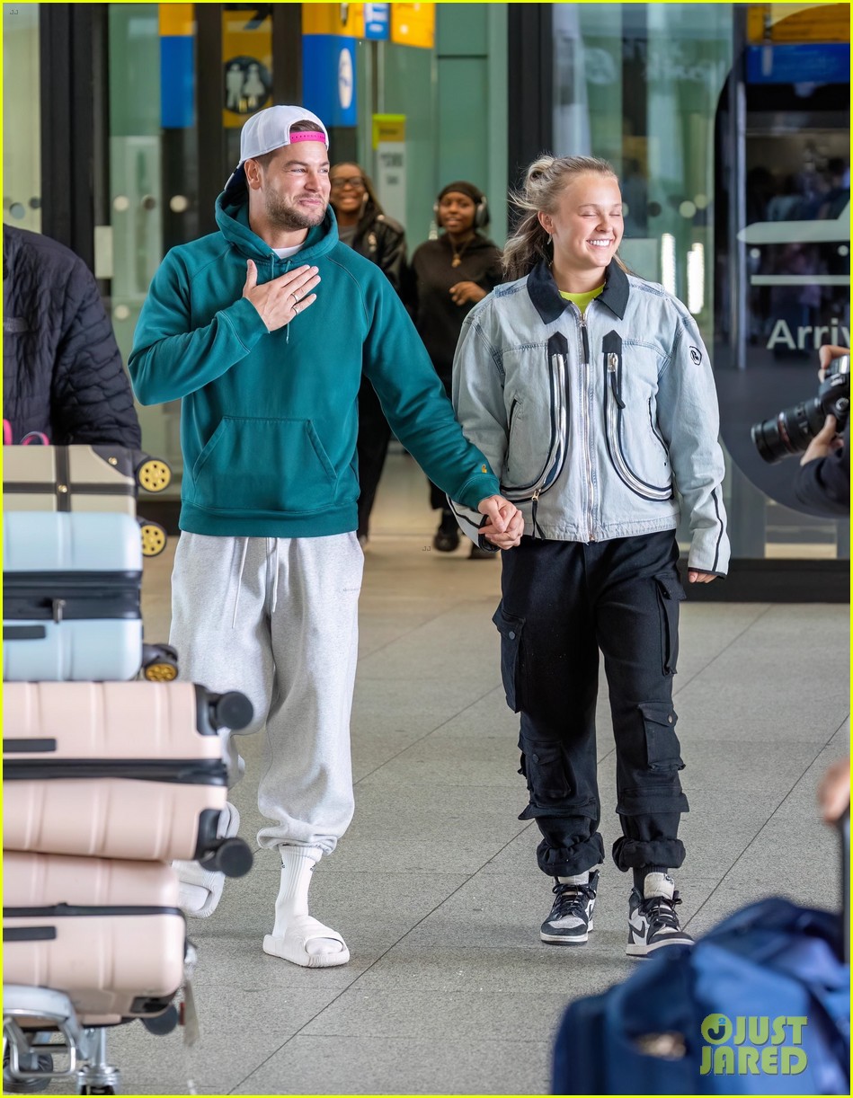 JoJo Siwa Has Romantic Reunion with Chris Hughes in London, Calls Him ...