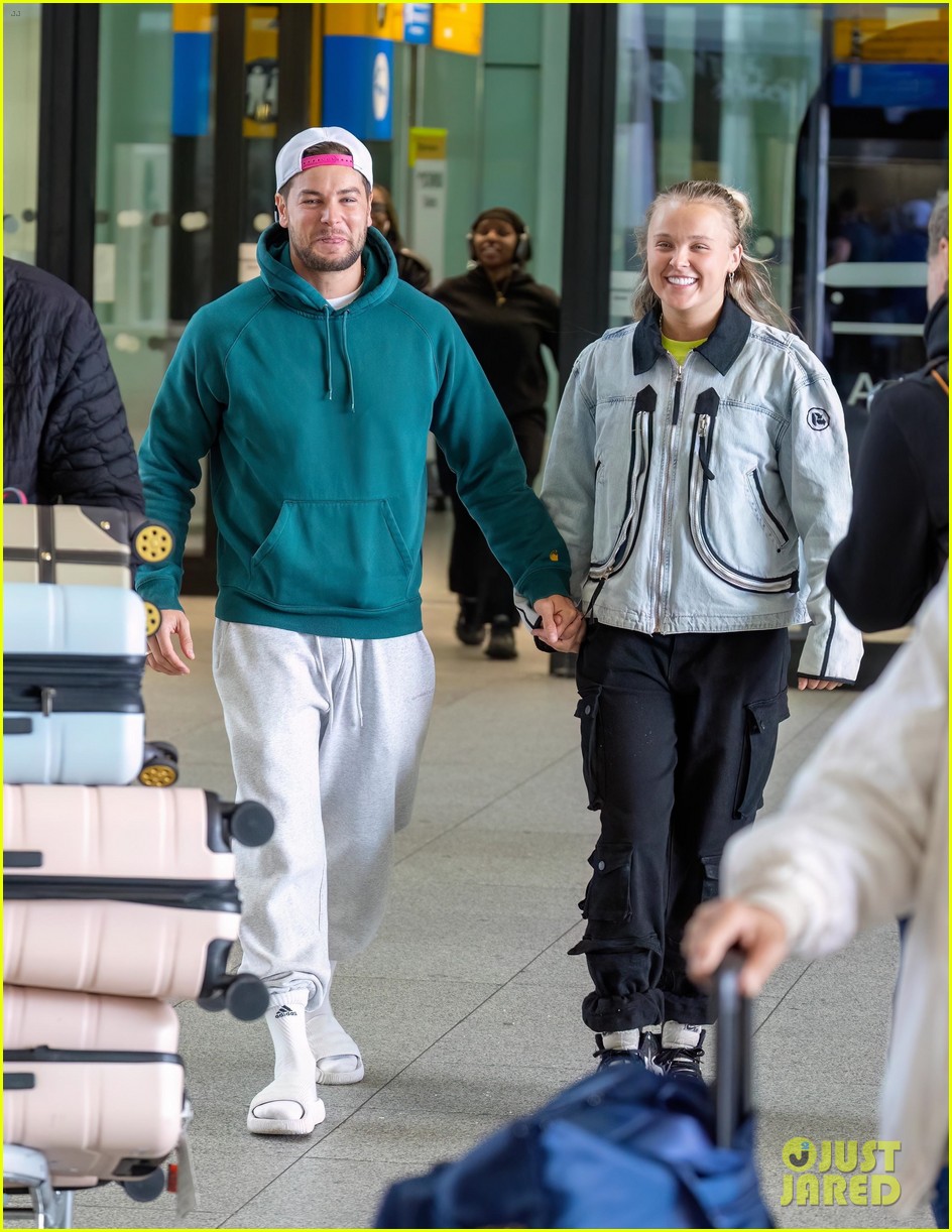 JoJo Siwa Has Romantic Reunion with Chris Hughes in London, Calls Him ...