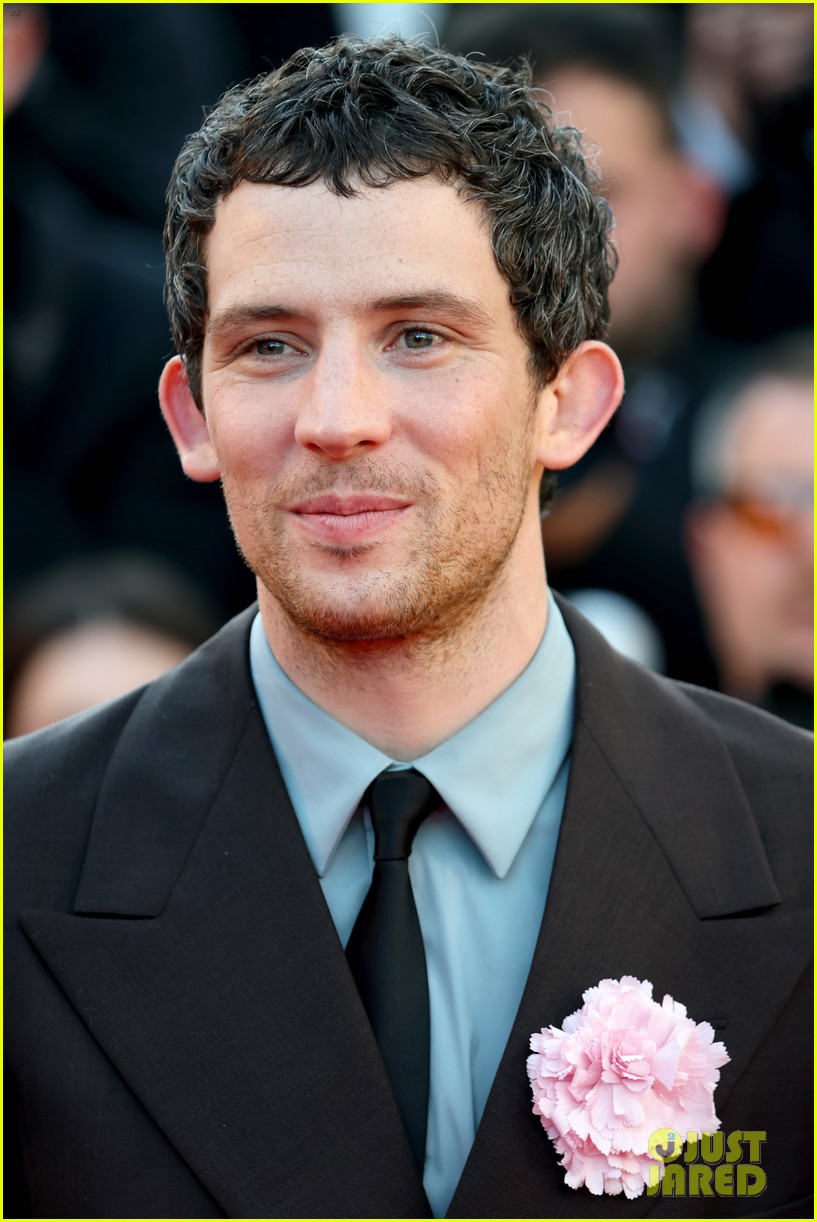 Josh O'Connor & Alison Oliver Spotted Kissing Amid Romance Rumors ...