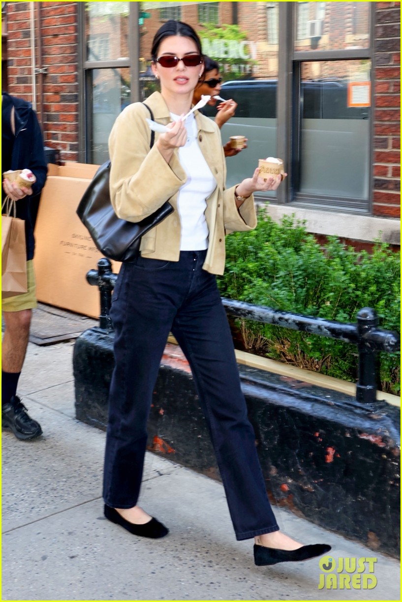 Kendall Jenner Grabs Ice Cream During Day Out in NYC with Friends ...