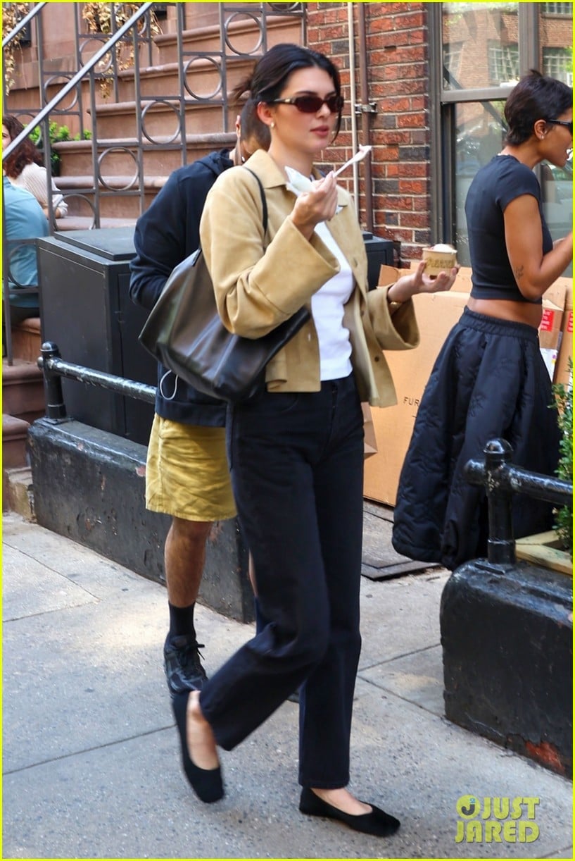 Kendall Jenner Grabs Ice Cream During Day Out in NYC with Friends ...