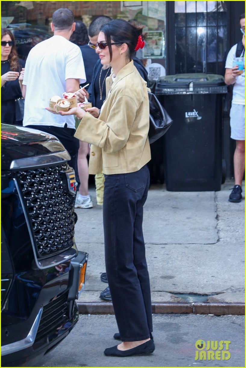 Kendall Jenner Grabs Ice Cream During Day Out in NYC with Friends ...