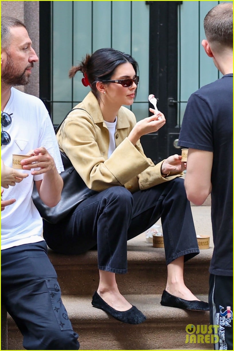 Kendall Jenner Grabs Ice Cream During Day Out in NYC with Friends ...