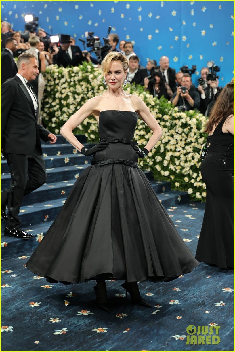 Nicole Kidman Shocks with Short Hair at Met Gala 2025, Though She's ...