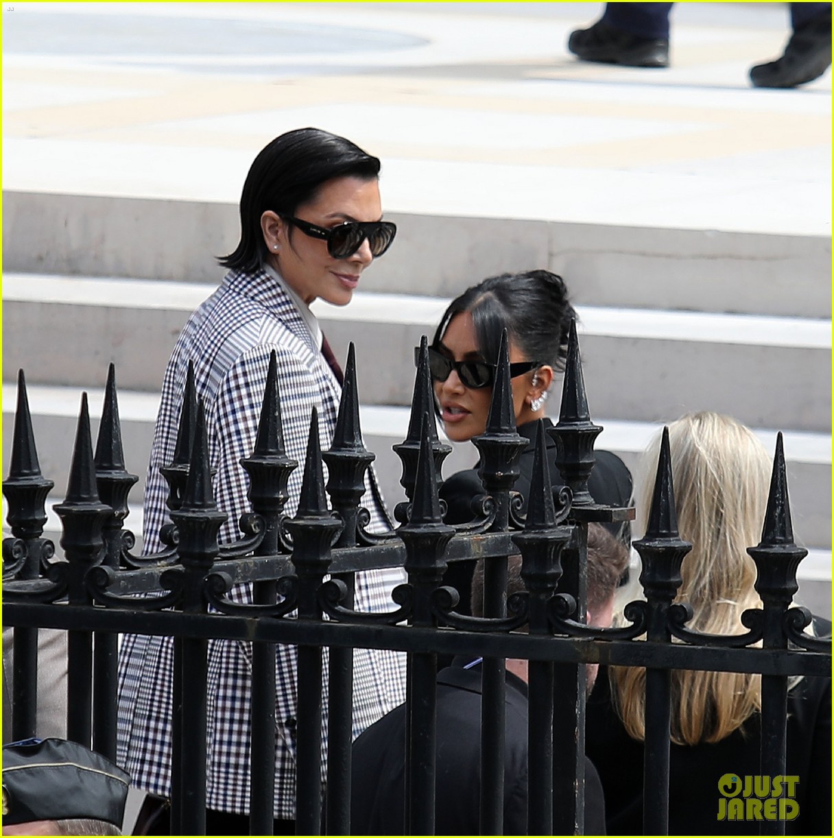 Kim Kardashian Testifies in Paris Gunpoint Robbery Case: She Thought ...