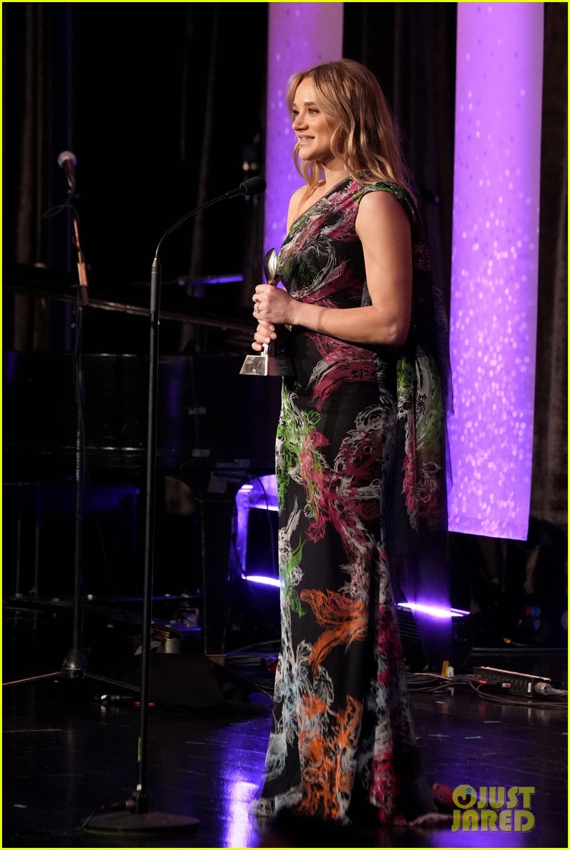 Joey King Makes Surprise Appearance at Gracie Awards to Present Honor to Sister Hunter King's ...