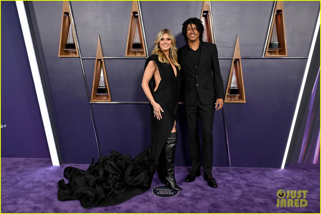 AMAs 2025: Heidi Klum Makes Rare Appearance with 19-Year-Old Son Henry ...