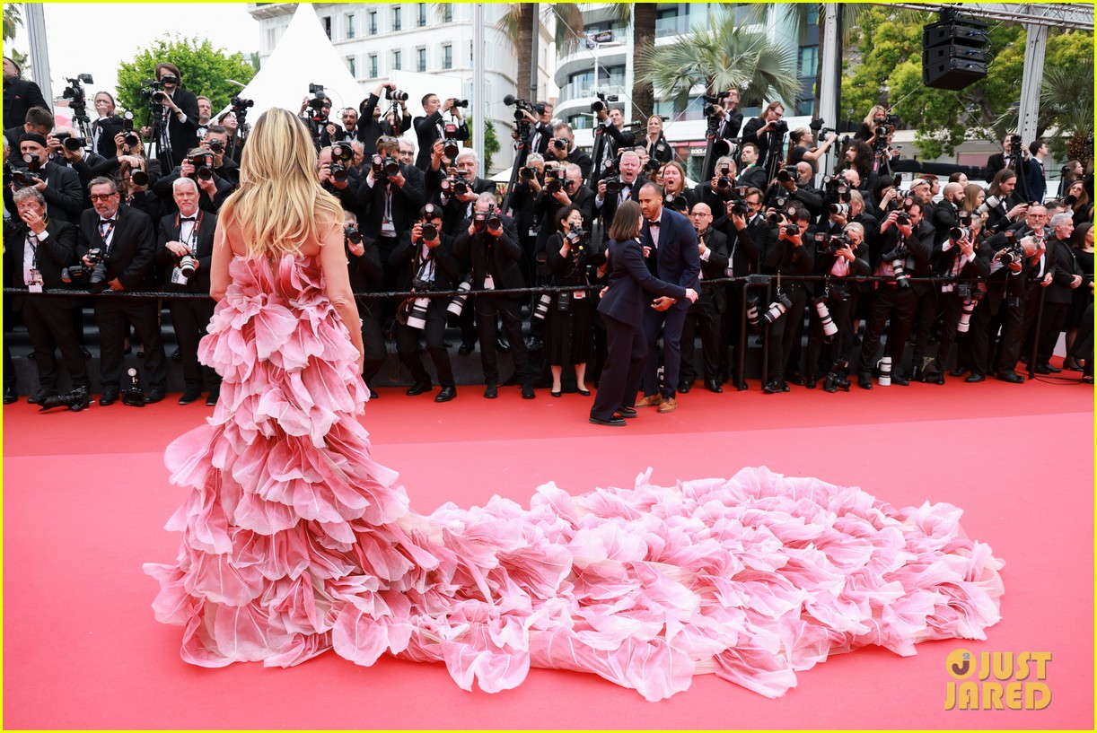 Eva Longoria & Heidi Klum Hit Cannes 2025 Film Festival Opening Ceremony with Carlos Sainz Jr ...