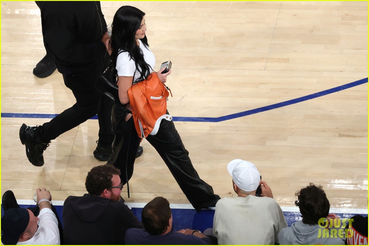 Kylie Jenner Joins Boyfriend Timothee Chalamet at Knicks vs. Pacers ...