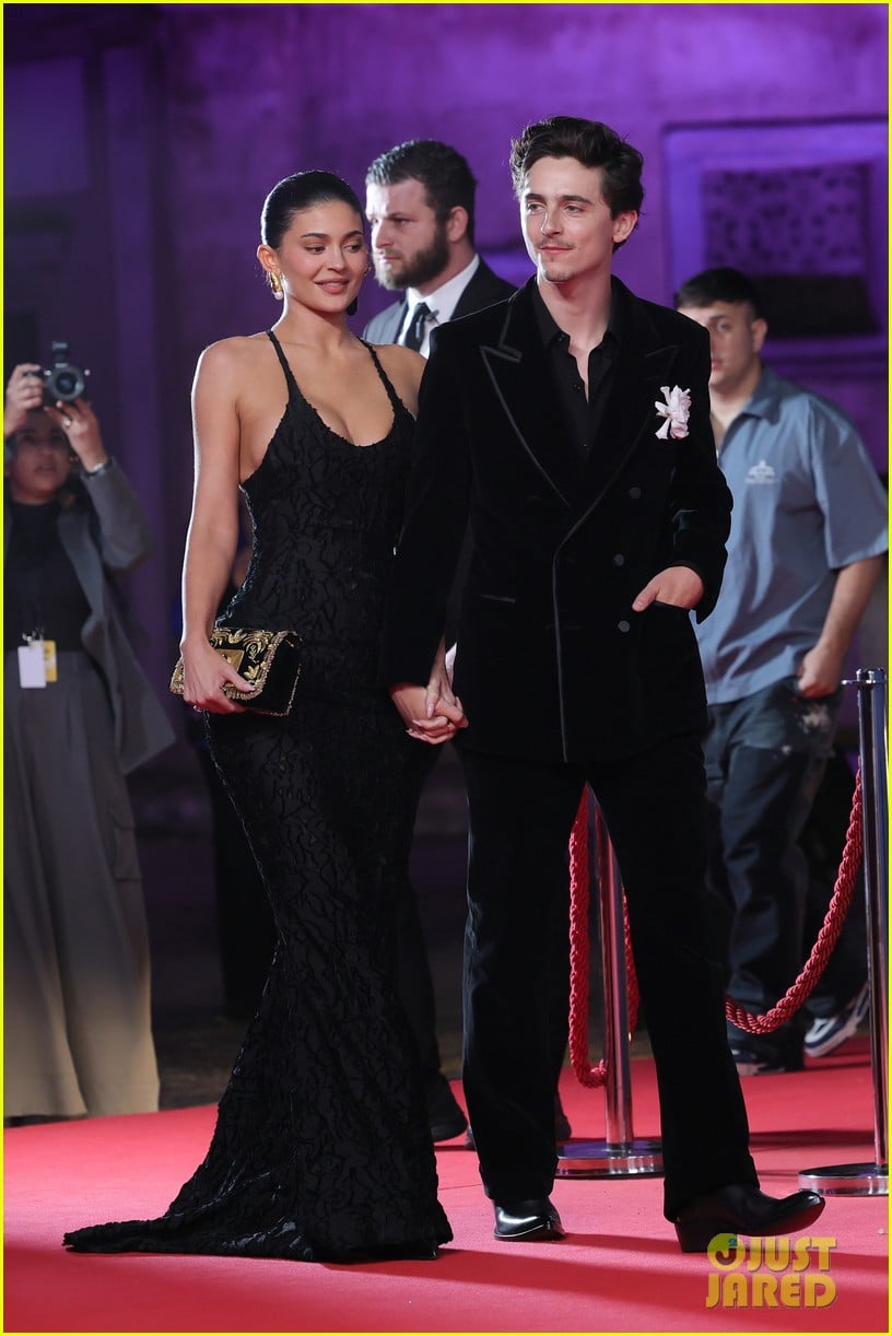 Kylie Jenner & Timothee Chalamet Make Red Carpet Debut as a Couple During Event in Italy: Photo ...