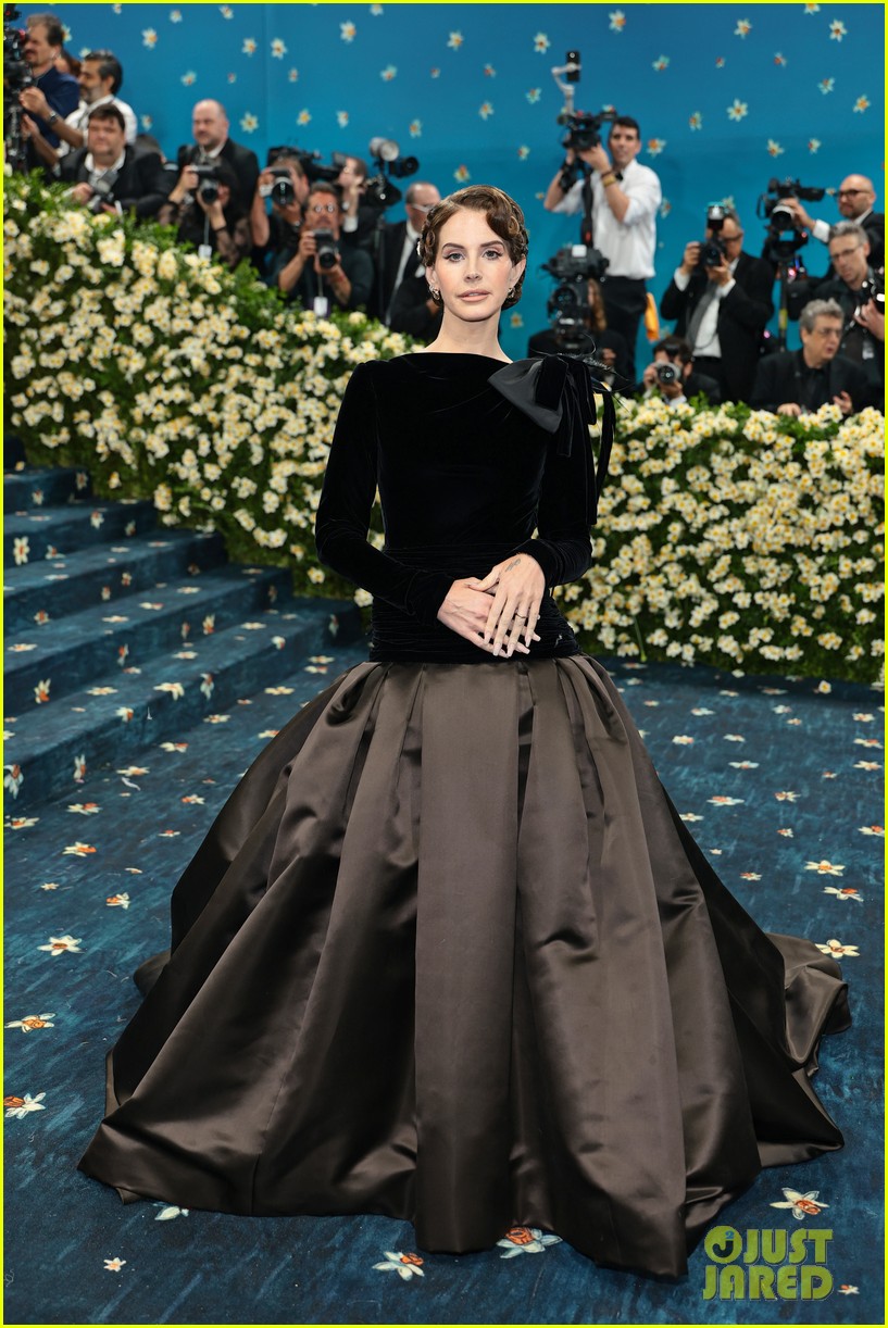 Lana Del Rey Reunites With Alessandro Michele For Second Met Gala ...