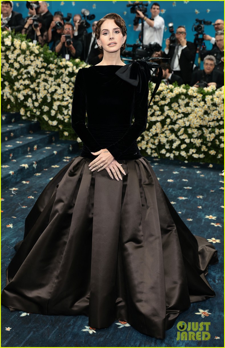 Lana Del Rey Reunites With Alessandro Michele For Second Met Gala ...