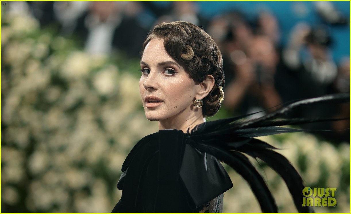 Lana Del Rey Reunites With Alessandro Michele For Second Met Gala ...