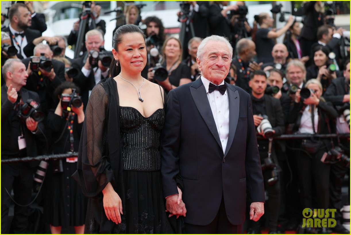 Leonardo DiCaprio Presents Robert De Niro with Cannes' Honorary Palme d’Or, Robert Uses Speech ...