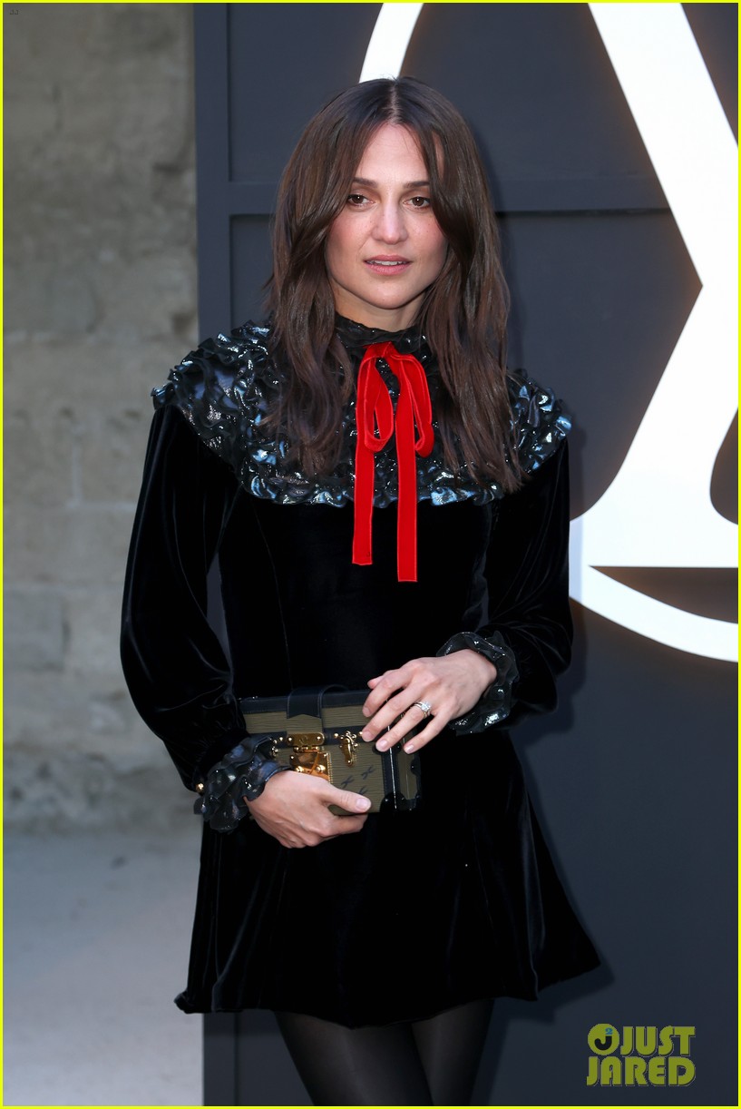 Emma Stone, Saoirse Ronan, Sophie Turner, & More Attend Louis Vuitton ...