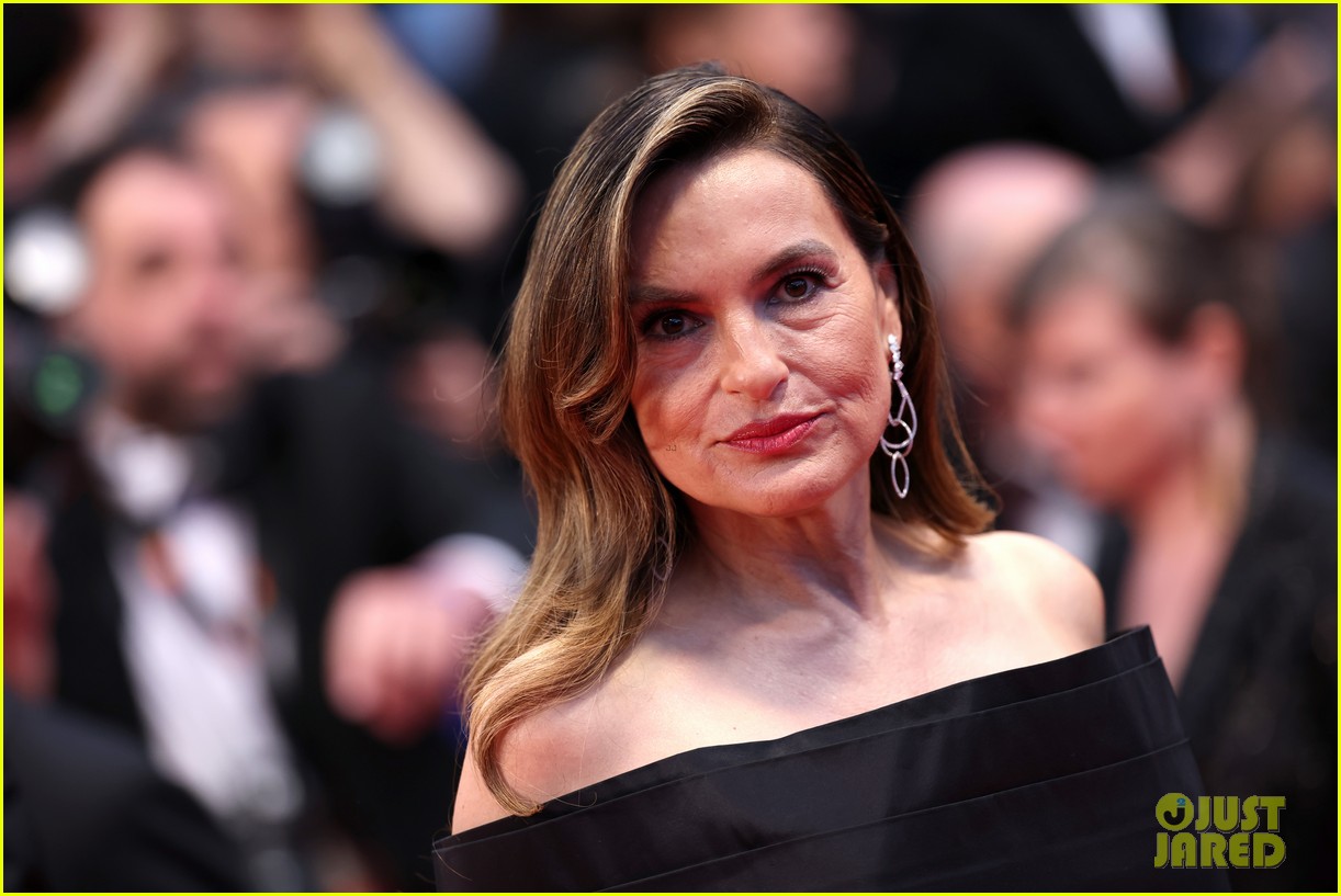 Mariska Hargitay Makes Rare Red Carpet Appearance with All 3 Kids ...