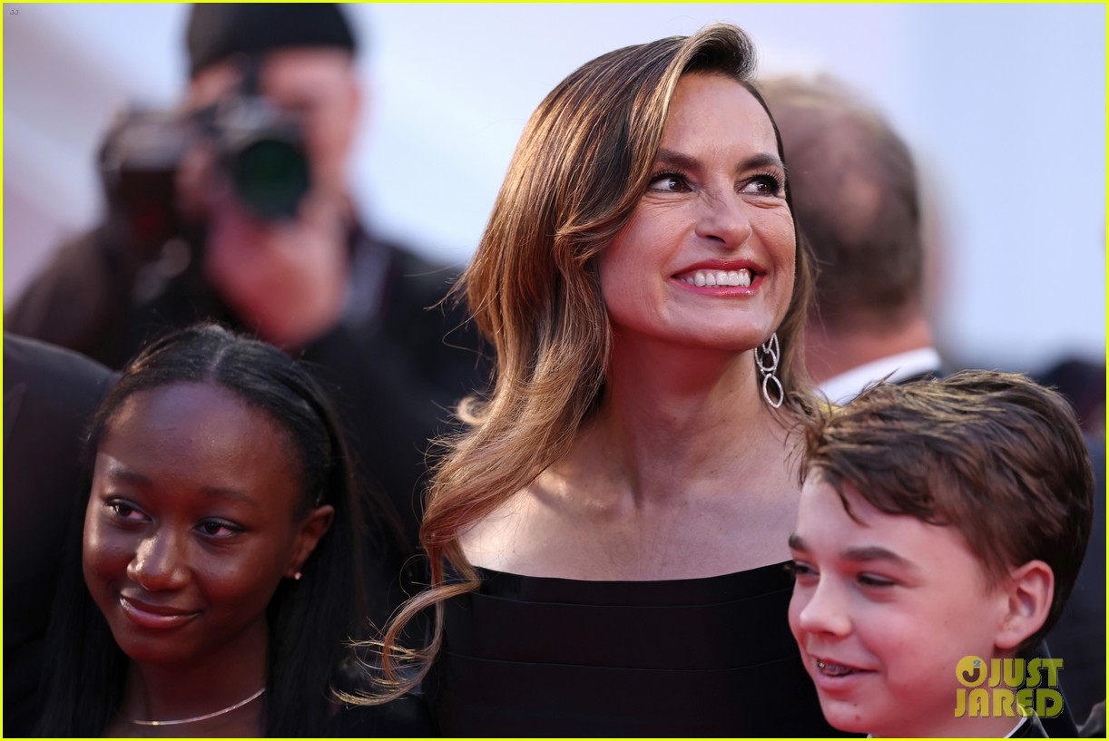 Mariska Hargitay Makes Rare Red Carpet Appearance with All 3 Kids ...