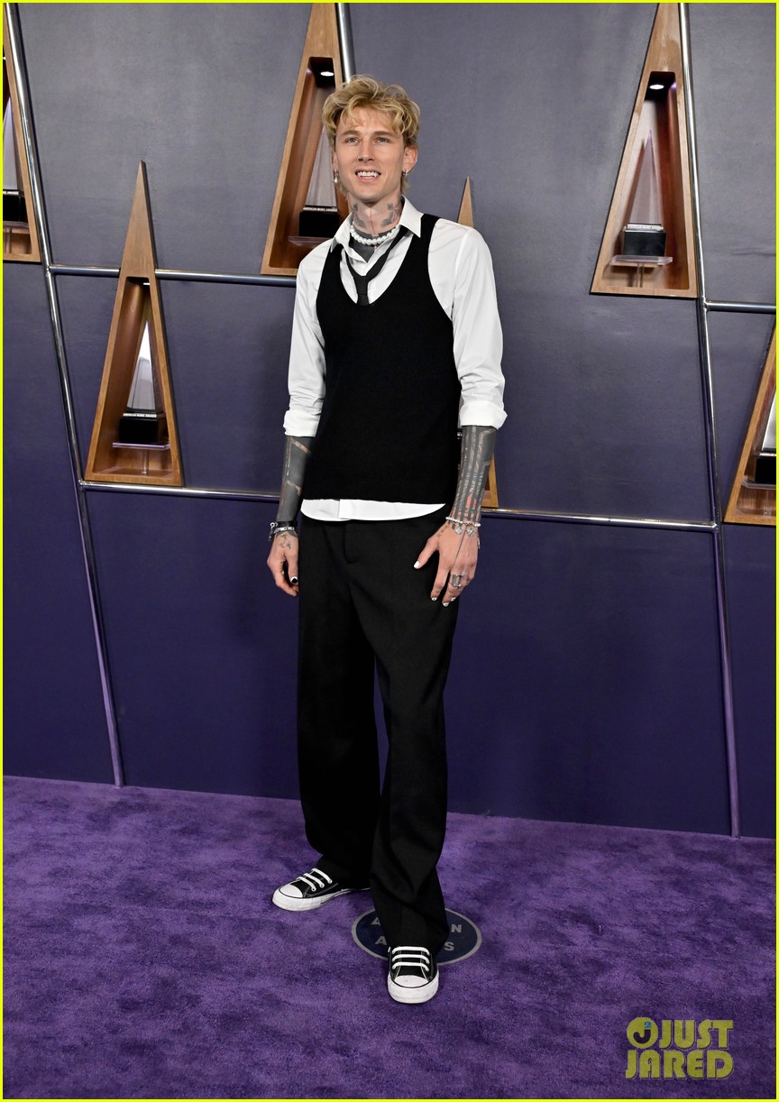 Machine Gun Kelly Explains Why He Skipped AMAs 2025, Despite Walking ...