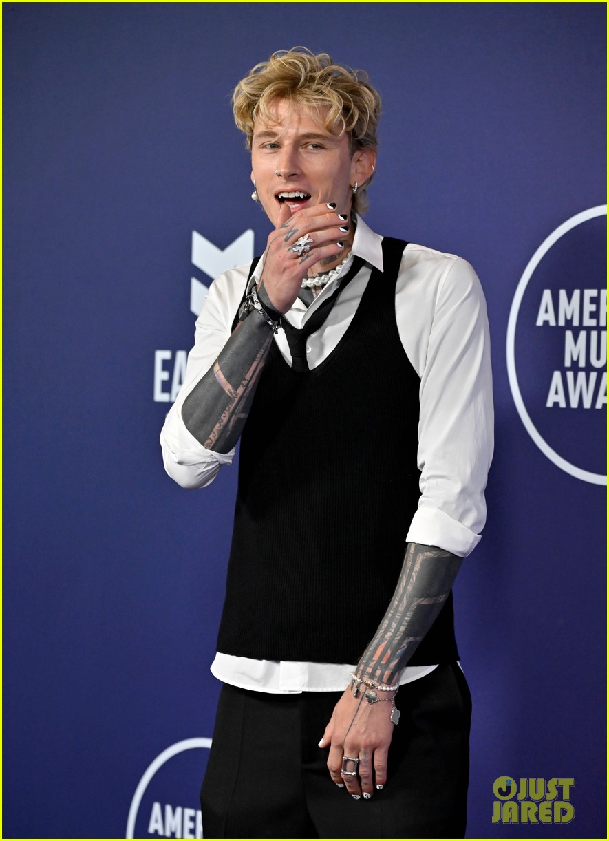 Machine Gun Kelly Explains Why He Skipped AMAs 2025, Despite Walking ...