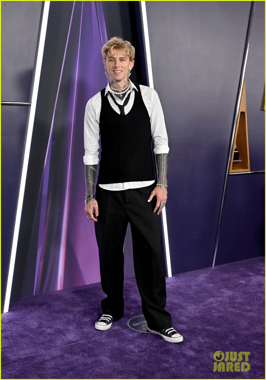 Machine Gun Kelly Explains Why He Skipped AMAs 2025, Despite Walking ...