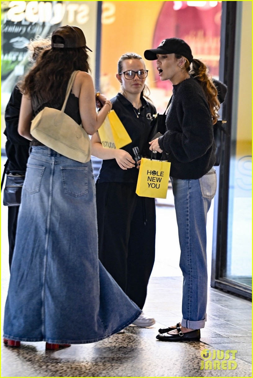 Miley Cyrus Buys New Jewelry at a Piercing Shop in LA!: Photo 5162551 ...