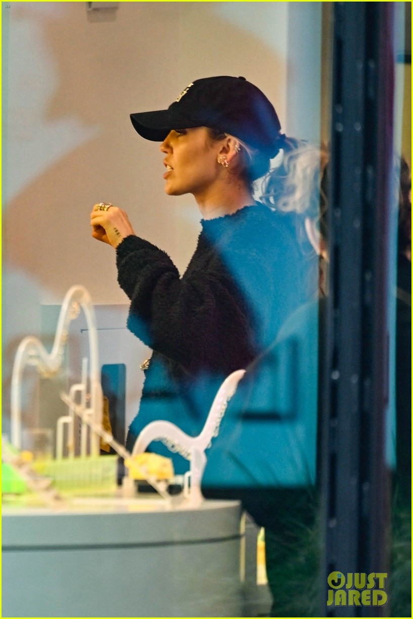 Miley Cyrus Buys New Jewelry at a Piercing Shop in LA!: Photo 5162554 ...