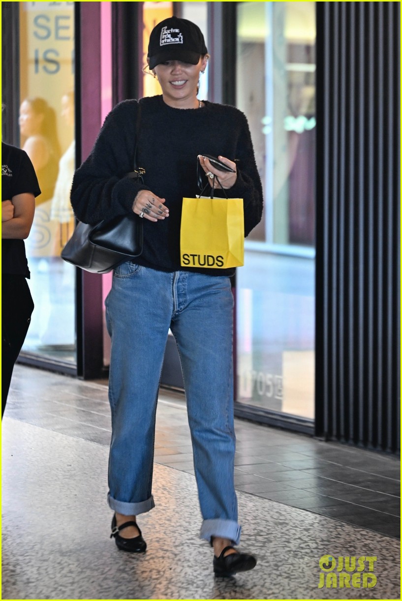 Miley Cyrus Buys New Jewelry at a Piercing Shop in LA!: Photo 5162559 ...