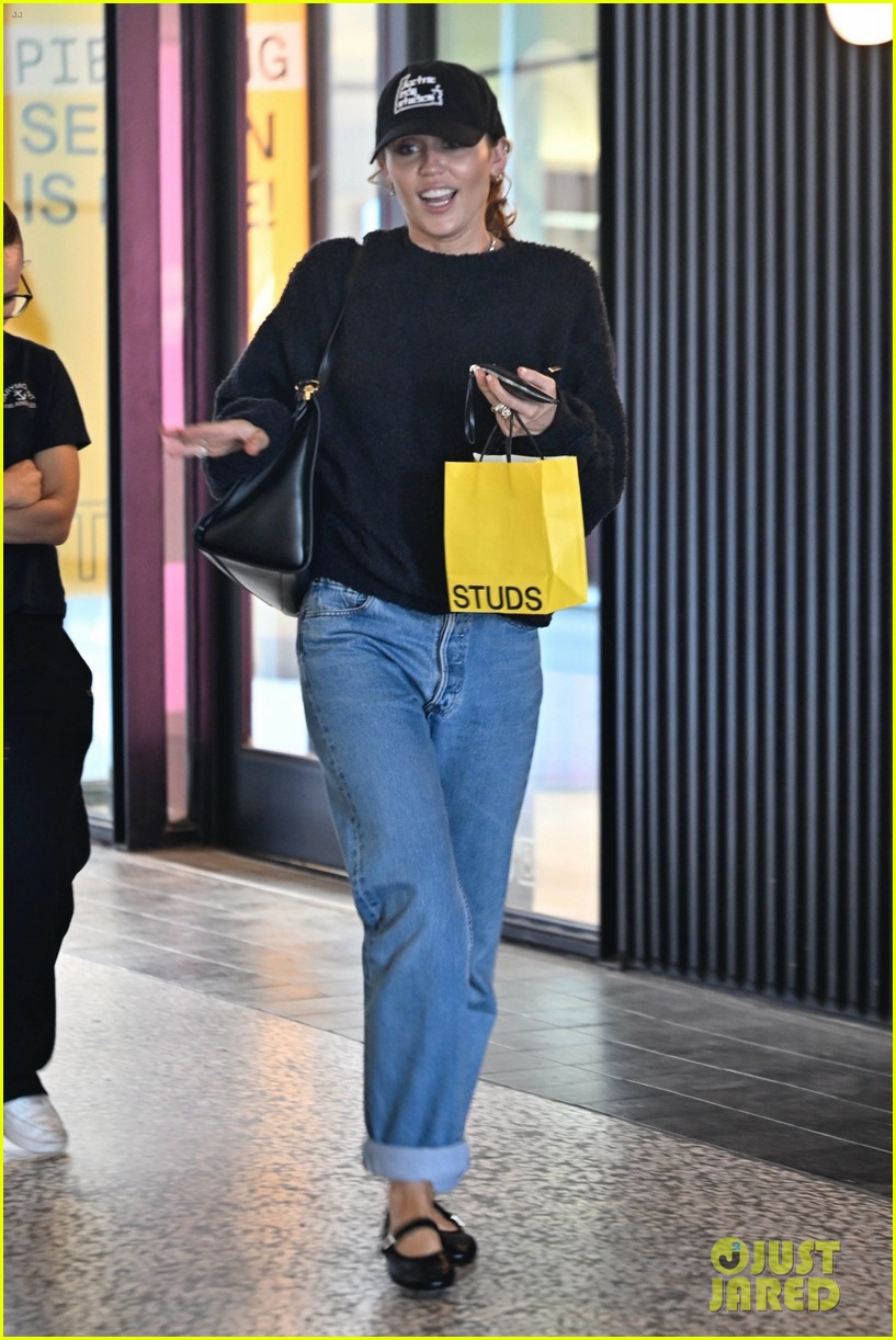 Miley Cyrus Buys New Jewelry at a Piercing Shop in LA!: Photo 5162560 ...