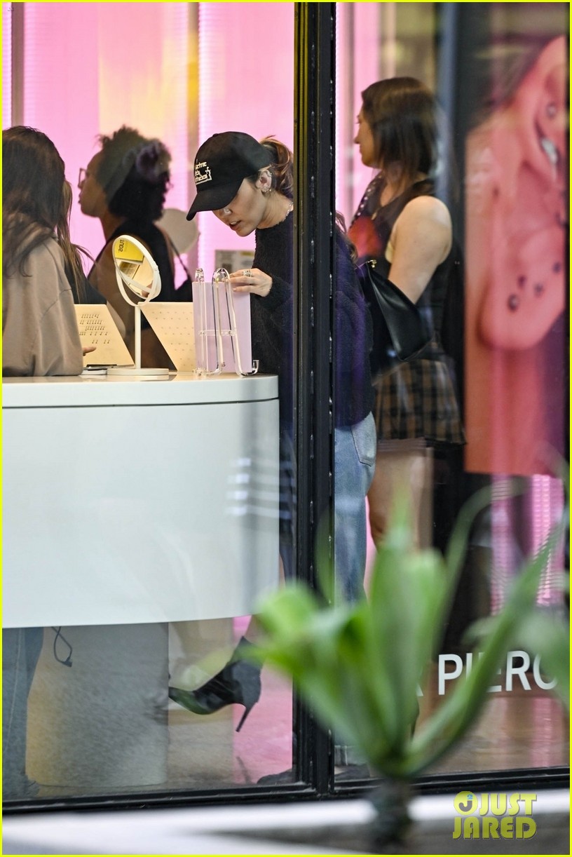 Miley Cyrus Buys New Jewelry at a Piercing Shop in LA!: Photo 5162562 ...