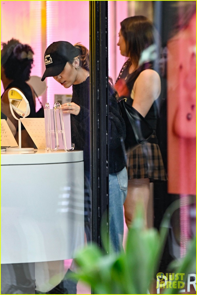 Miley Cyrus Buys New Jewelry at a Piercing Shop in LA!: Photo 5162563 ...