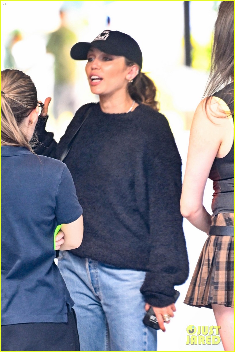 Miley Cyrus Buys New Jewelry at a Piercing Shop in LA!: Photo 5162571 ...