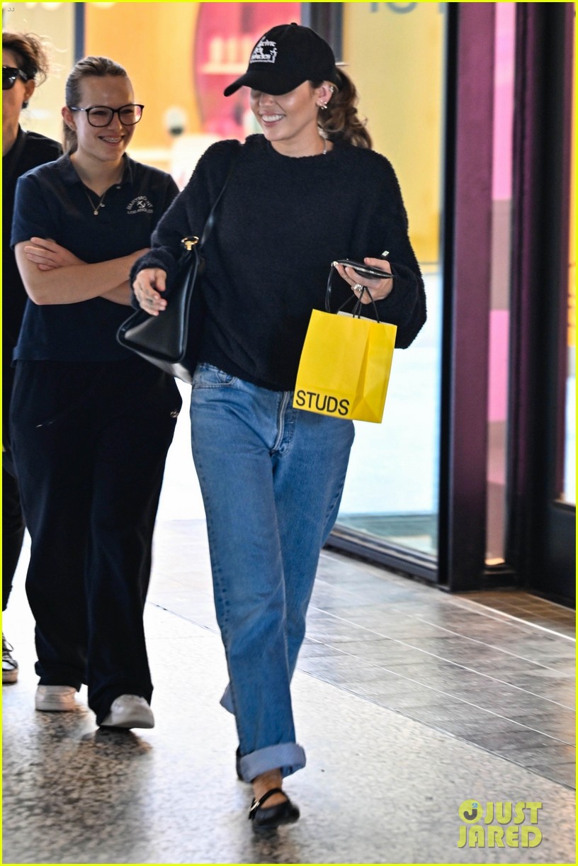 Miley Cyrus Buys New Jewelry at a Piercing Shop in LA!: Photo 5162576 ...