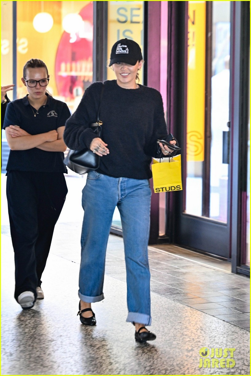 Miley Cyrus Buys New Jewelry at a Piercing Shop in LA!: Photo 5162580 ...
