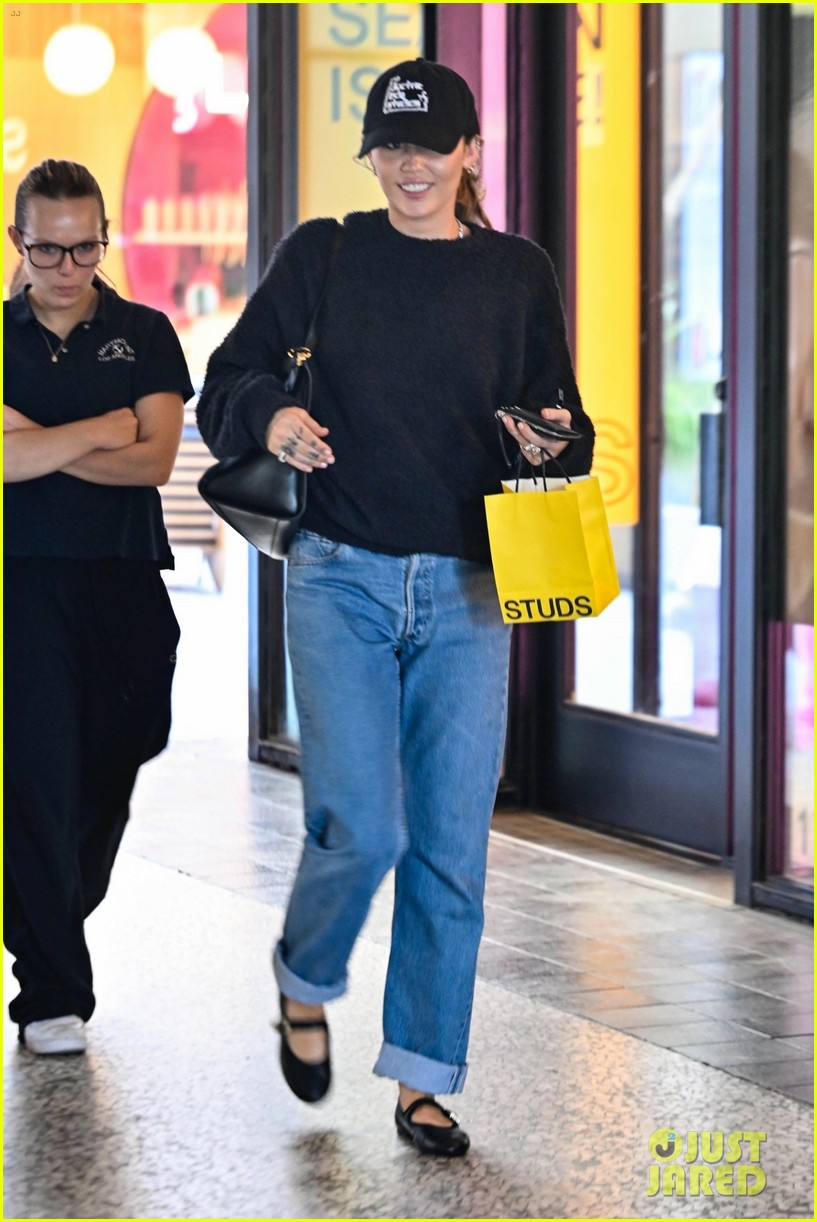 Miley Cyrus Buys New Jewelry at a Piercing Shop in LA!: Photo 5162581 ...
