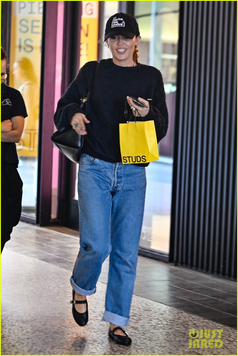 Miley Cyrus Buys New Jewelry at a Piercing Shop in LA!: Photo 5162583 ...