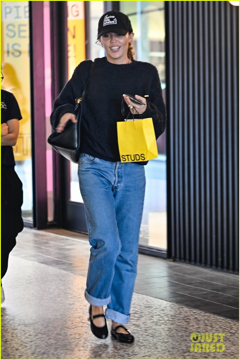 Miley Cyrus Buys New Jewelry at a Piercing Shop in LA!: Photo 5162584 ...