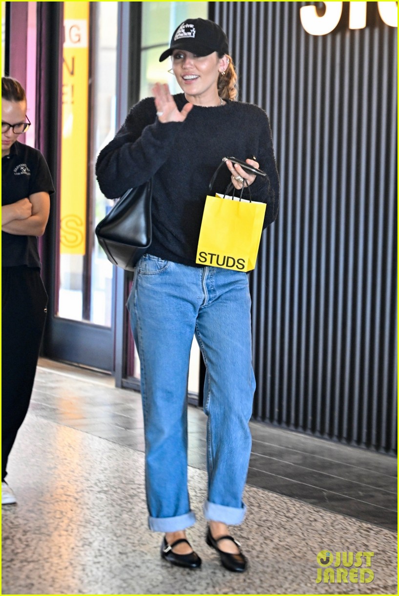 Miley Cyrus Buys New Jewelry at a Piercing Shop in LA!: Photo 5162586 ...