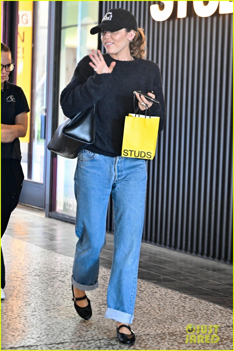 Miley Cyrus Buys New Jewelry at a Piercing Shop in LA!: Photo 5162588 ...