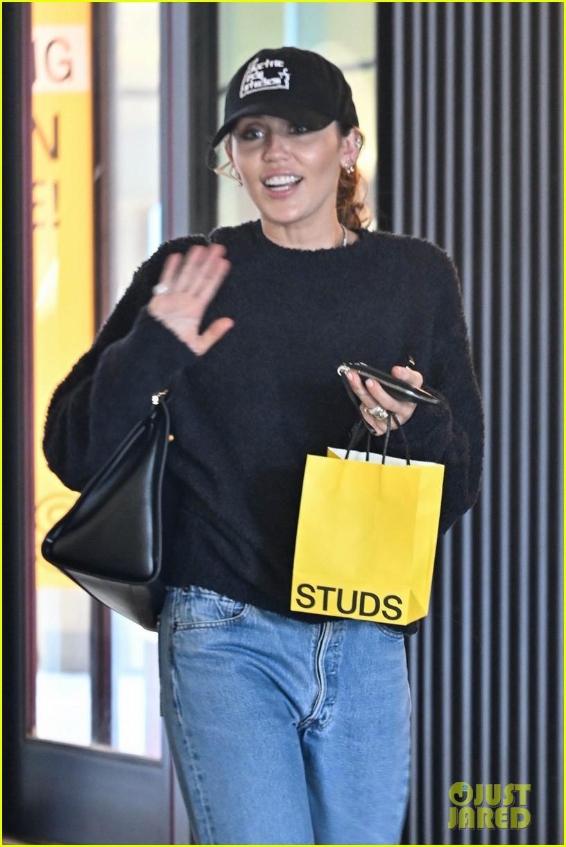 Miley Cyrus Buys New Jewelry at a Piercing Shop in LA!: Photo 5162600 ...
