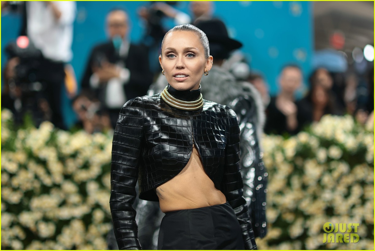 Miley Cyrus Is Tailored to Perfection in Alaïa at Met Gala 2025: Photo ...